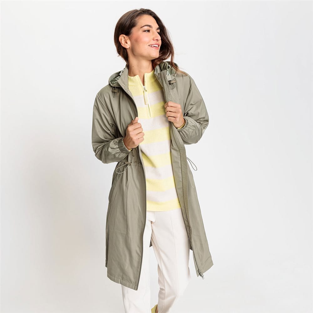 Olsen wind and water-repellent short coat with detachable hood