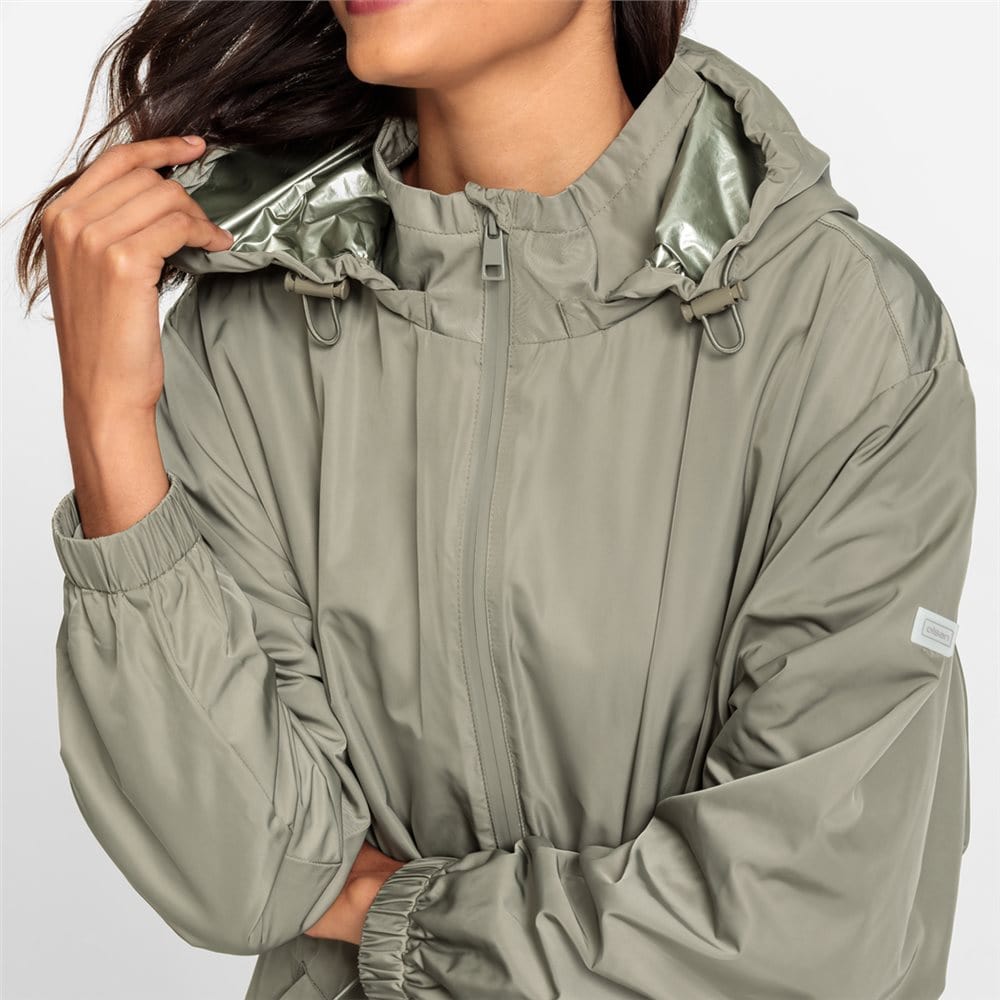 Olsen wind and water-repellent short coat with detachable hood